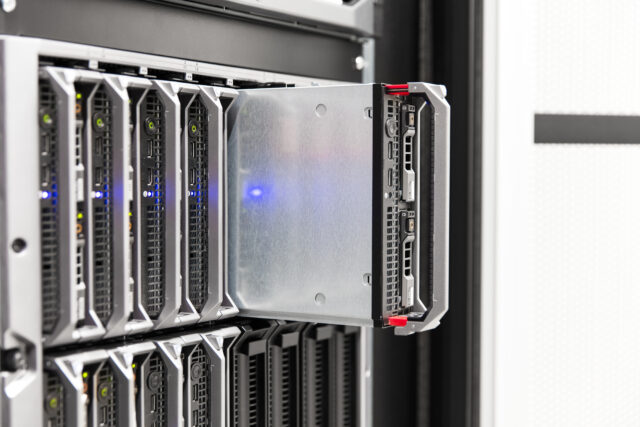 The Difference between a Blade Server and Rack Server