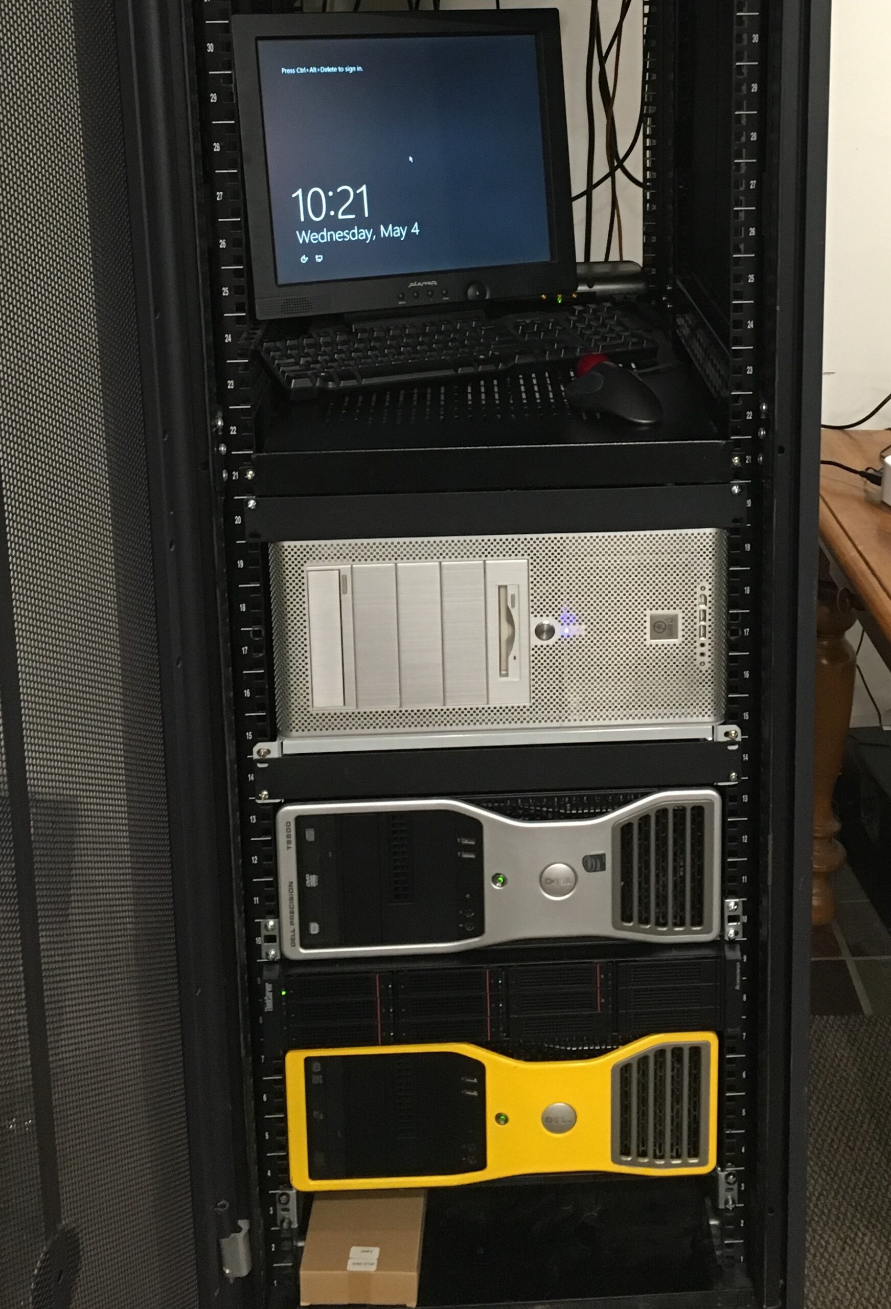 8 Steps for Your Small Business Server Room Setup - RackSolutions